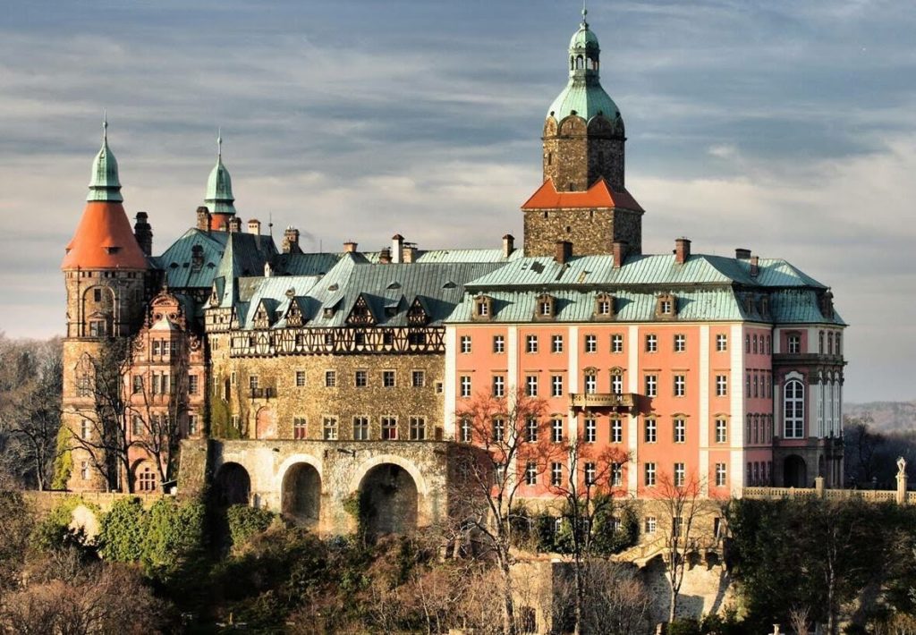 10 Jaw-Droppingly Beautiful Medieval Castles Around the World - Add to ...